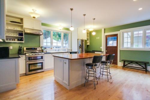 Portland Vacation Rentals, Cottage Rentals | Vacasa