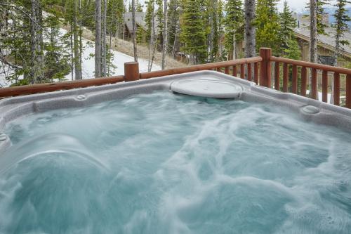 Yellowstone Vacation Rentals, Cabin Rentals | Vacasa