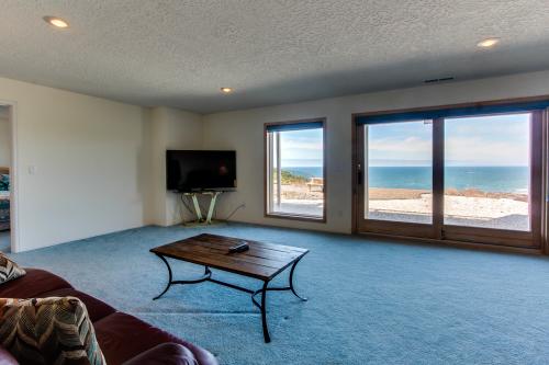 Newport Vacation Rentals, Beach House Rentals | Vacasa