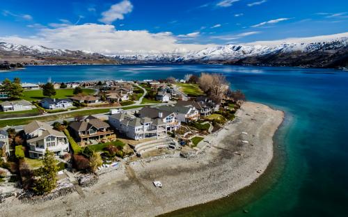 Lake Chelan Rentals, Vacation Rentals | Vacasa
