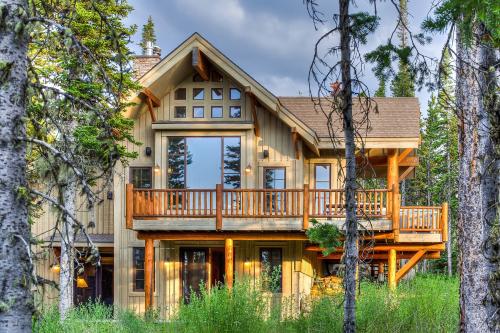 Yellowstone Vacation Rentals, Cabin Rentals | Vacasa