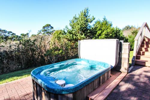 East Nye Beach Greenspace Cottage - Newport, OR Vacation Rental