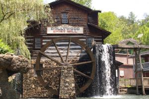 Dollywood Cabin Rentals, Vacation Rentals | Vacasa